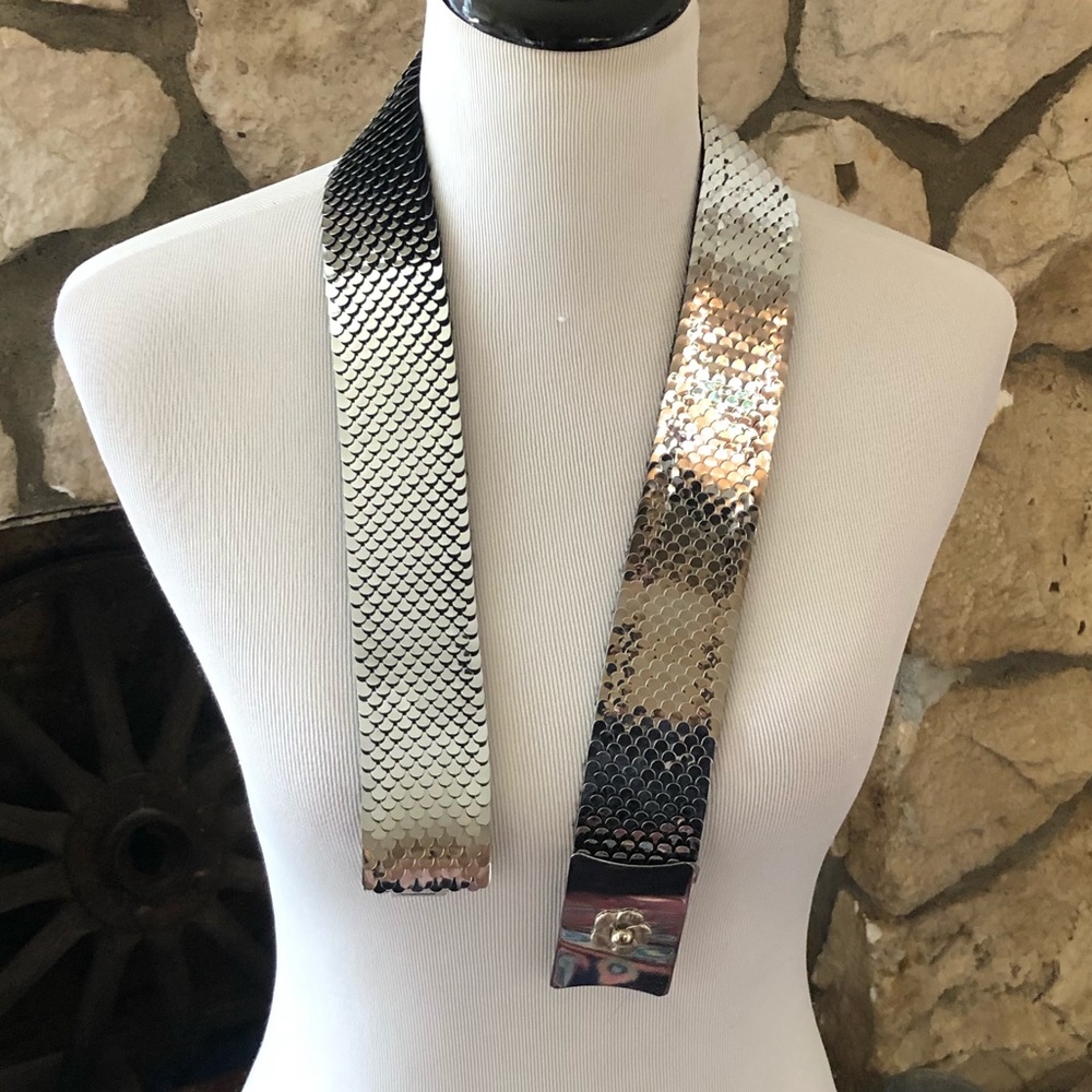 Gorgeous Vintage 70s Metallic Silver Snake/ Fish Scal… - Gem